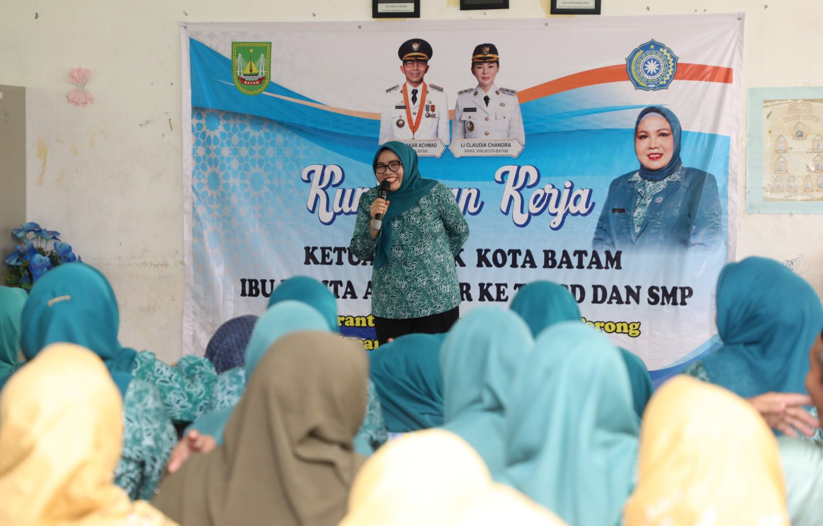 Erilia Amsakar Kunjungi Pulau Geranting, Perhatikan Pendidikan Anak ...