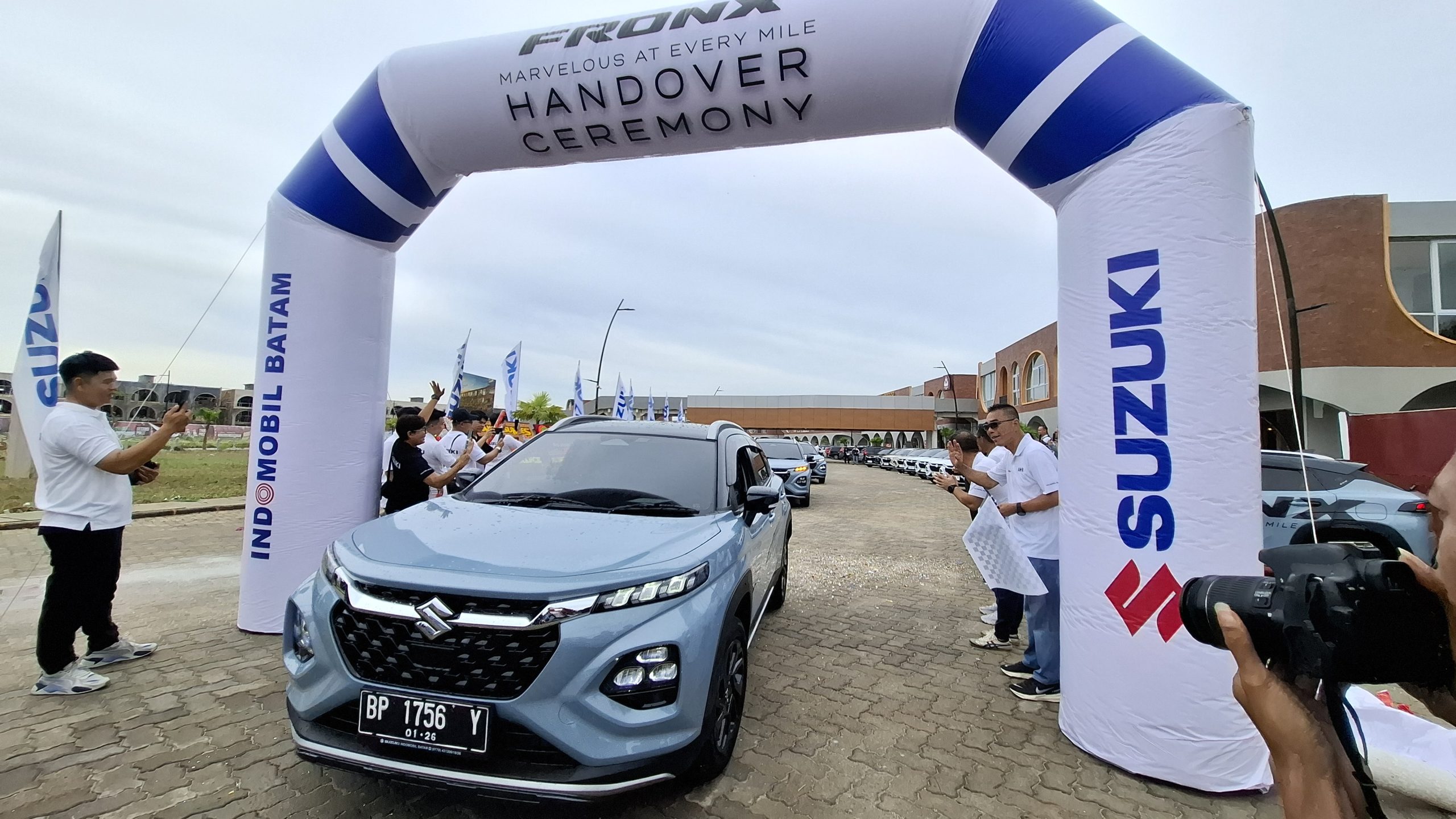 Suzuki Indomobil Batam Serahkan 20 Unit Perdana Fronx ke Konsumen ...